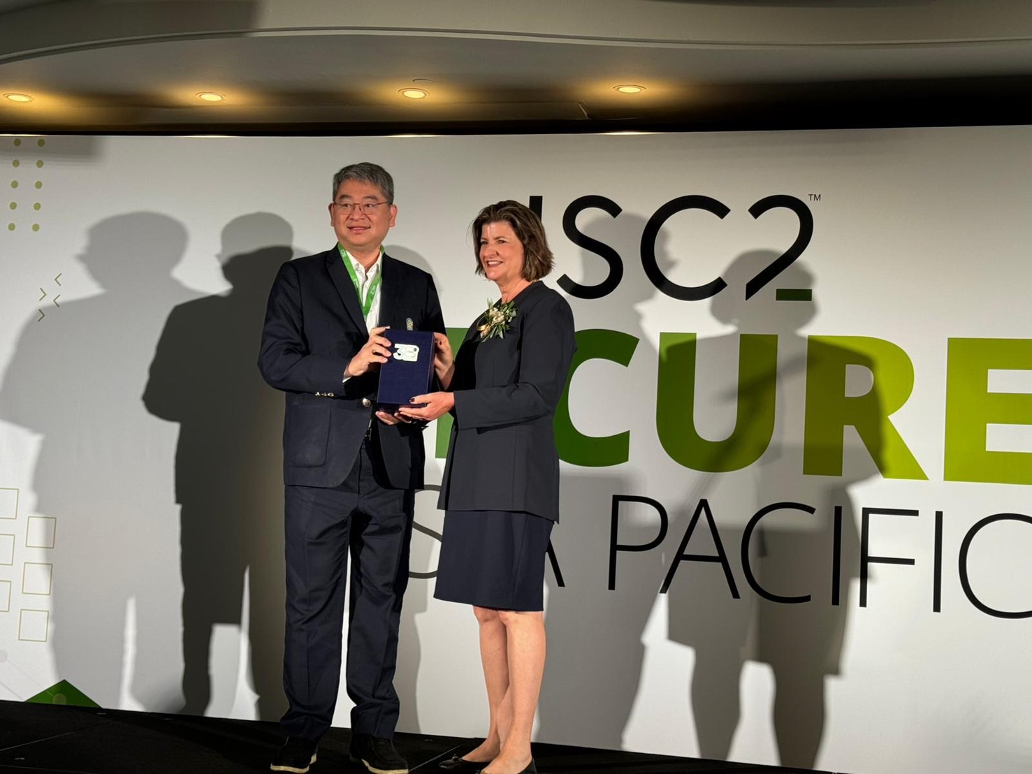 ขอแสดงความยินดีกับ อาจารย์ ปริญญา หอมเอนก ที่ได้รับ ISC2 Longstanding ...